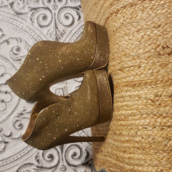 Chinese Laundry | Shoes | Chinese Laundry 75 Gold Metallic Stiletto ...